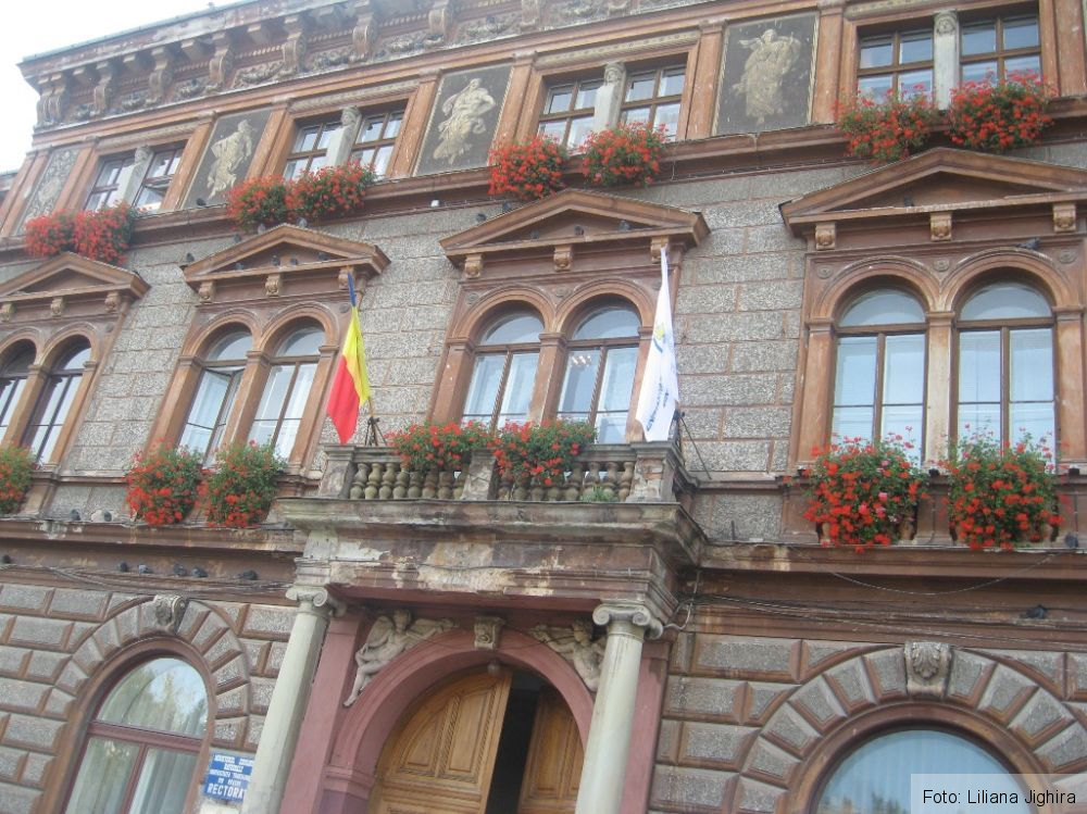 [ViDEO] BRAŞOV. Faţada Rectoratului Universităţii Transilvania va fi ...
