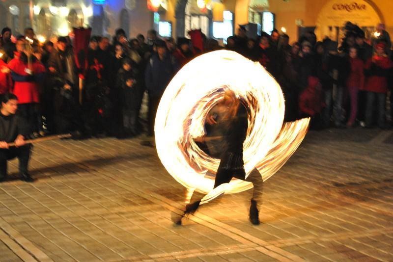 BRAȘOV. Târg medieval și spectacol cu foc - MyTex.ro