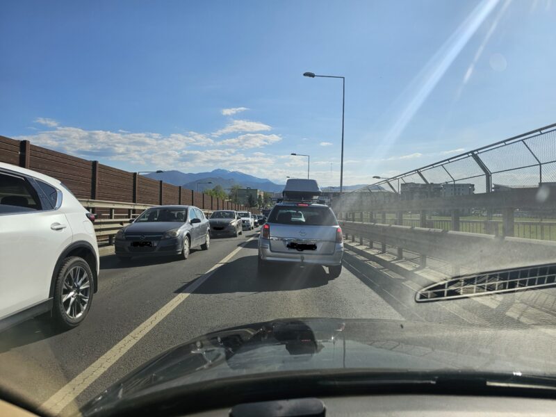 Blocaj rutier perpetuu între Brașov și Sânpetru. Ce soluții propune CJ ...