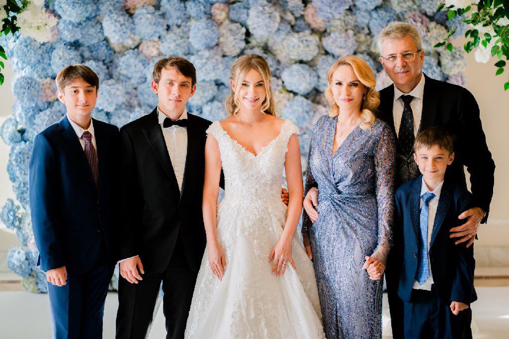 Gabriela Firea a publicat primele poze de la nunta fiului ei cel mare ...