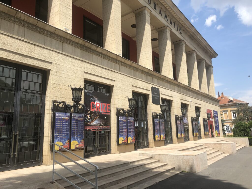 Ce se întâmplă la Teatrul Sică Alexandrescu Brașov / Managerul Florin ...