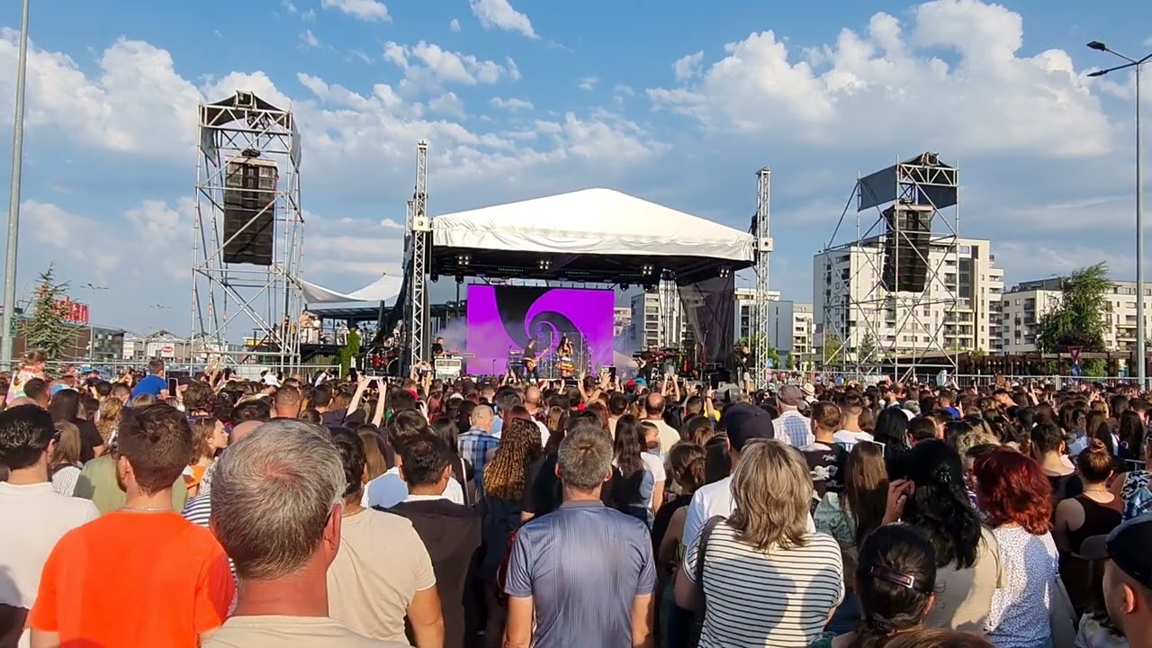 Smiley și Connect-R, la Brașov, în concerte cu intrarea liberă - MyTex.ro