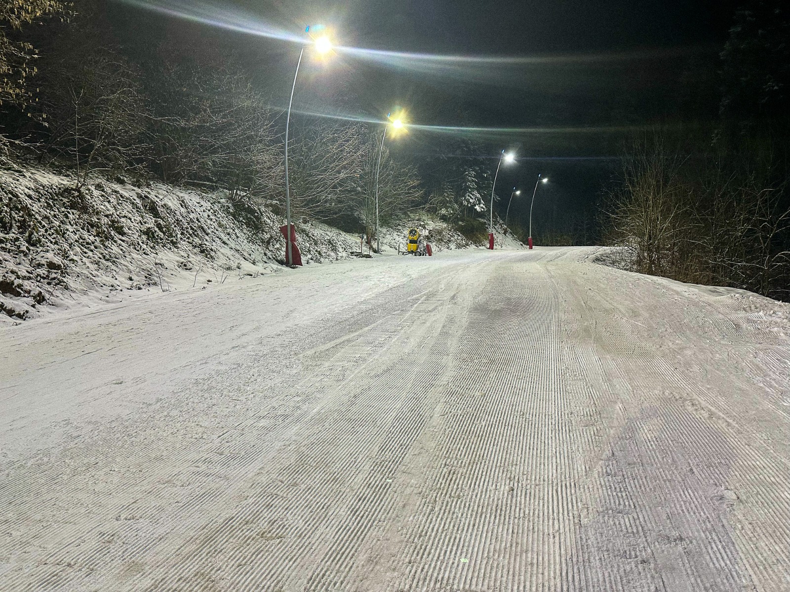 Schi nocturn pe două pârtii din Poiana Brașov - MyTex.ro