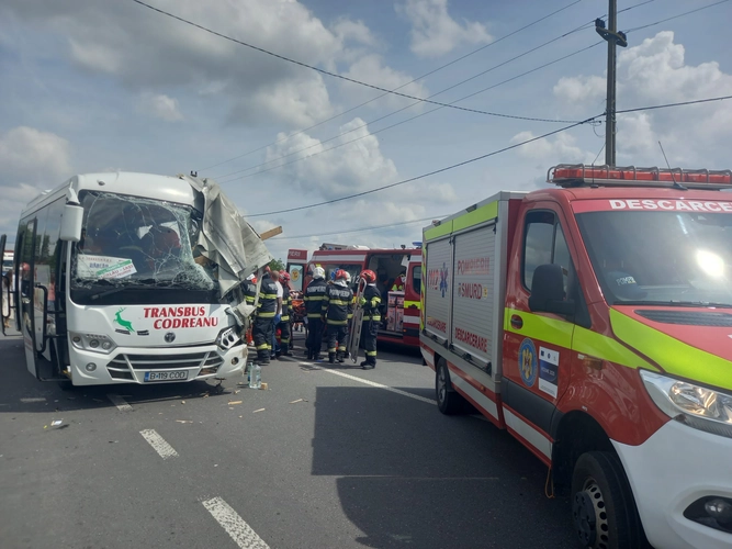 Update. 17 victime, una cu amputație, în urma accidentului în care a fost implicat un autobuz ...