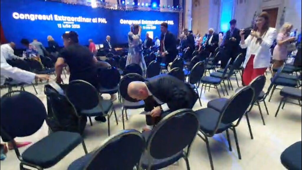 Gestul fără precedent făcut de Ilie Bolojan, la Congresul PNL (foto) - MyTex.ro