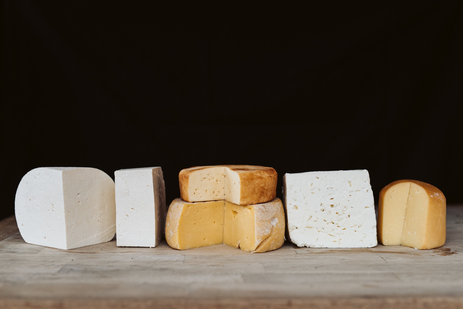 De unde poţi cumpăra cea mai bună brânză din Braşov / Una cu premiu ...