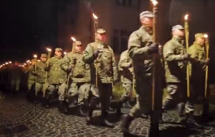 VIDEO. Retragere cu torțe la Făgăraș, în cinstea Zilei Naționale a ...
